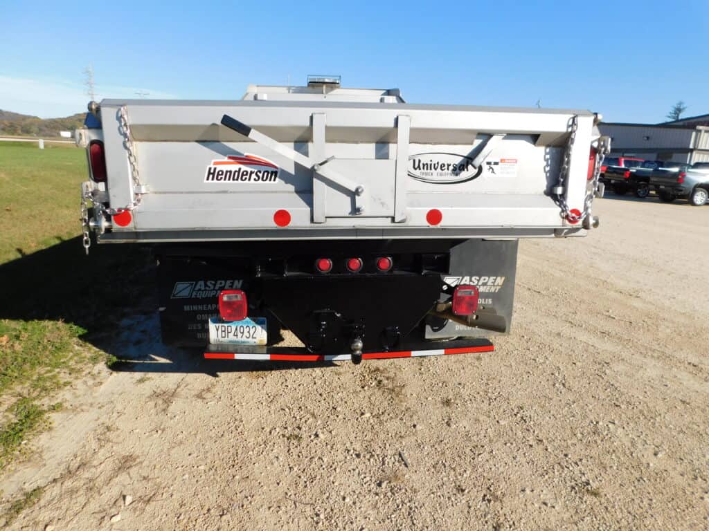 Custom Retaining Walls | Universal Truck Equipment